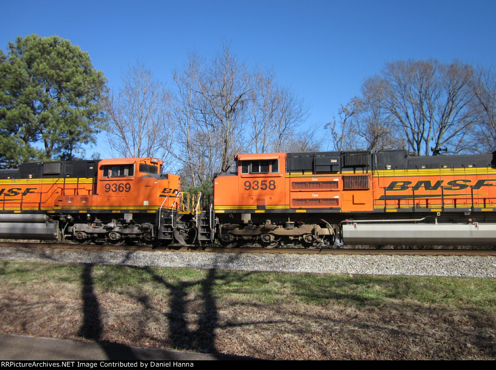 BNSF 9369 & 9358